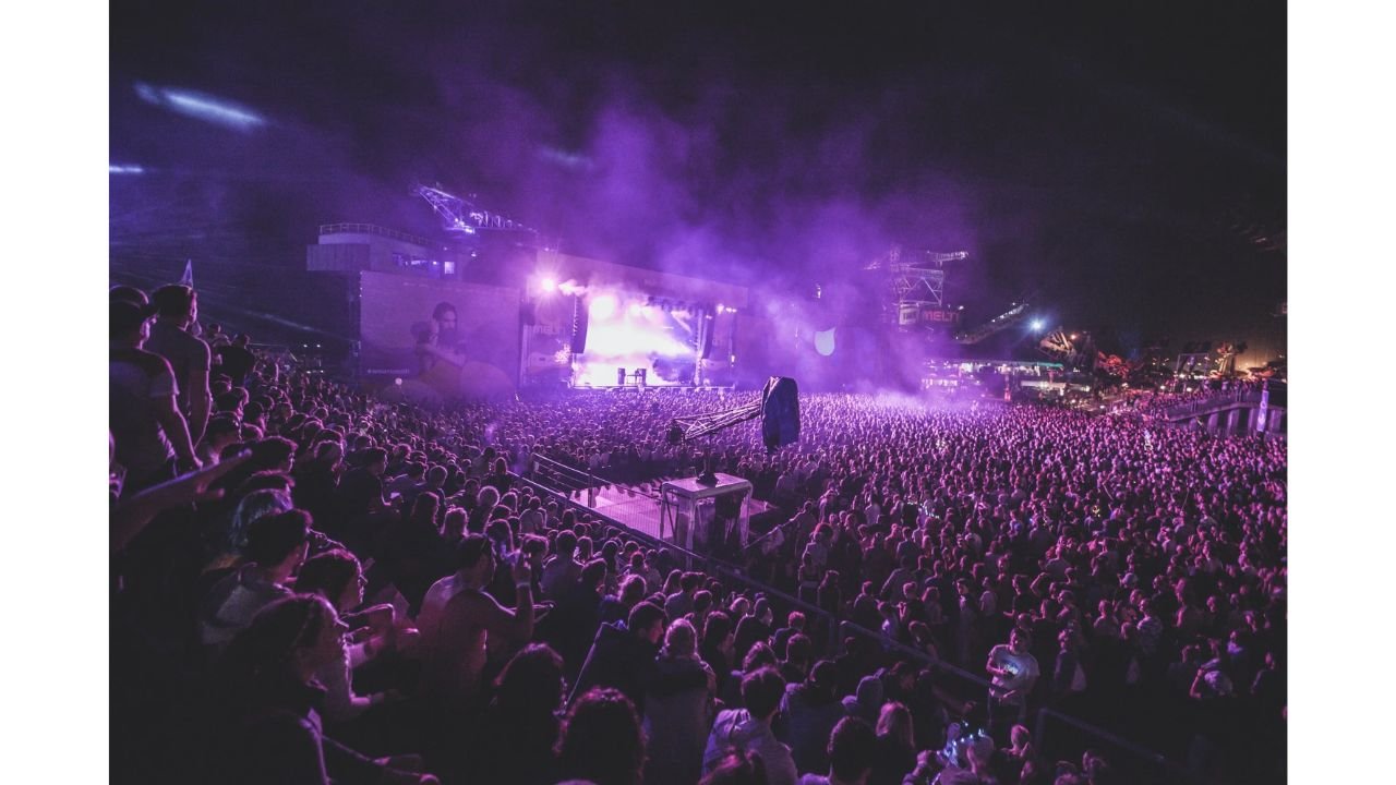 Bruno Mars Brings The Romantic Tour to Chicago's Soldier Field — Two ...